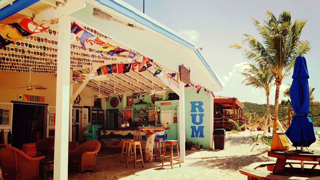 10 Must-Visit Yacht Crew Bars Around the World